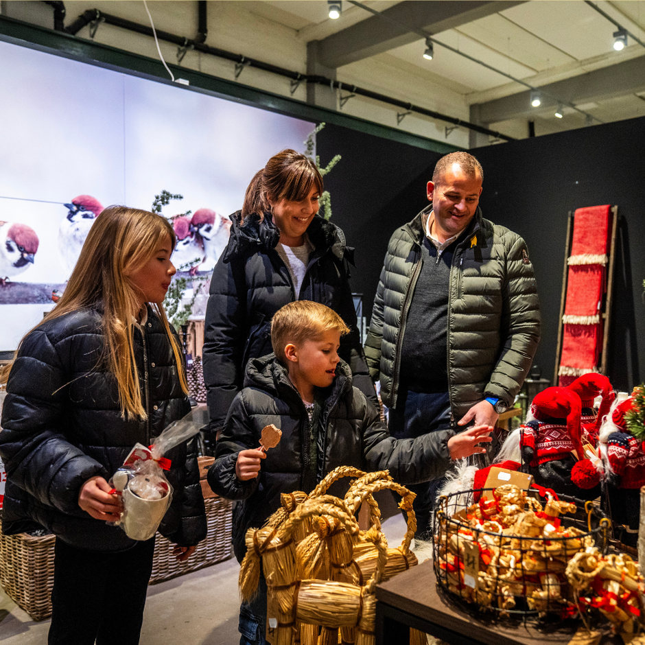 Besøk Hadeland Glassverk – Opplev glassblåsing, shopping og kultur